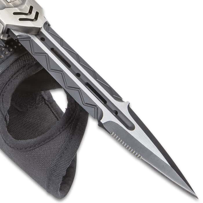 The Enforcer Tactical Gauntlet And Throwing Knives